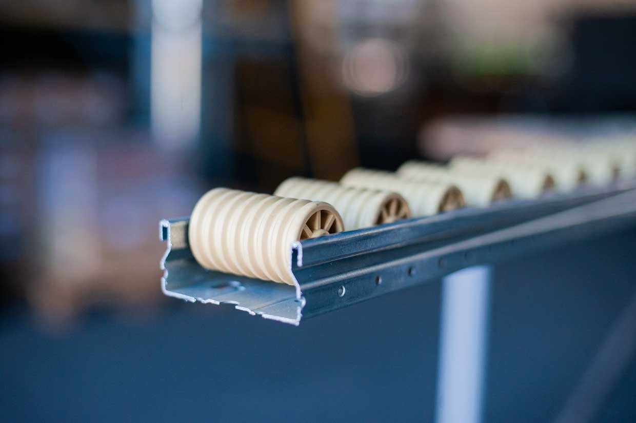 Roller tracks for optimum flow of goods | BeeWaTec