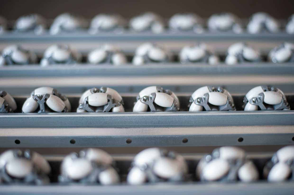 Roller tracks for optimum flow of goods | BeeWaTec
